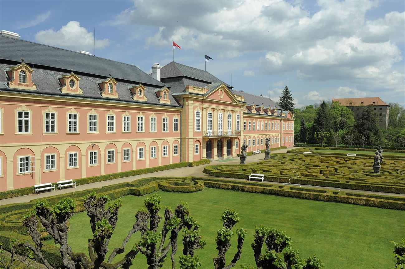 Schloss Dobříš | Minib